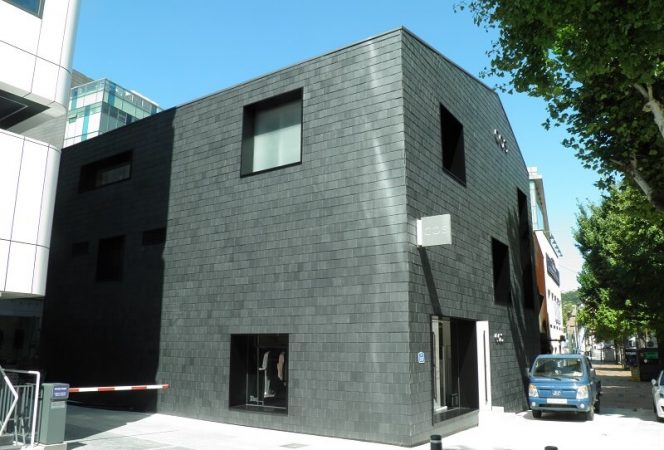 A chic slate facade for an international fashion store in Korea | Cupa ...
